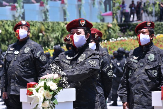 Ketua DPR Resmikan Patung Bung Karno di STIN - diksimerdeka.com