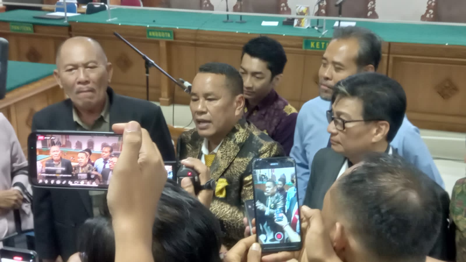 Kasus SPI Unud, Hotman Tepis Kliennya Dikatakan Korupsi - diksimerdeka.com