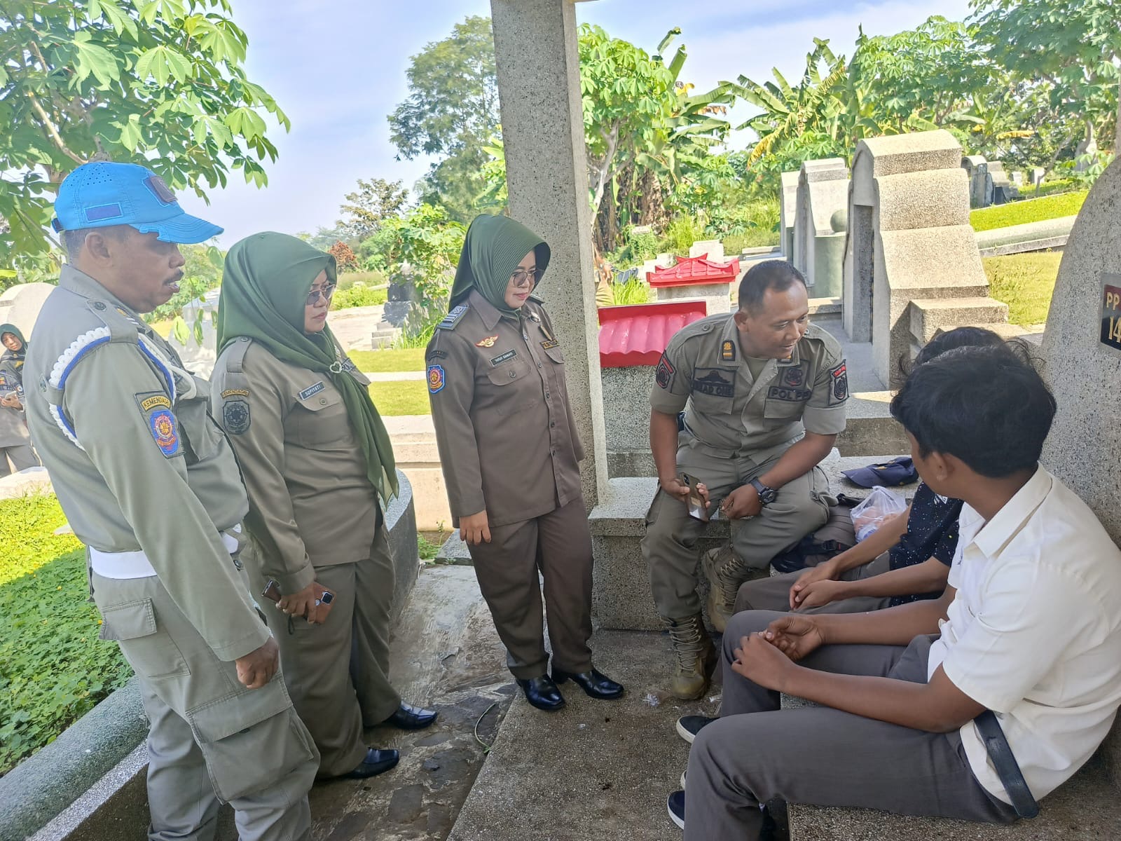 Satpol PP Jember Amankan Siswa Bolos di Kuburan Cina, Konseling Diberikan
